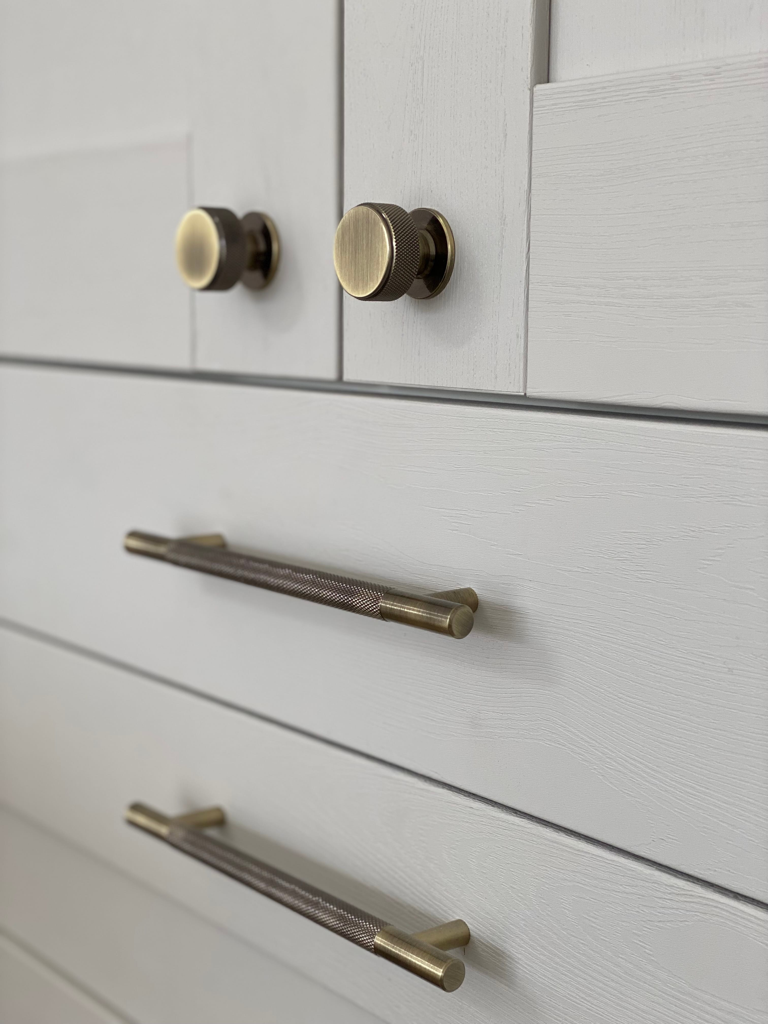 Kensington Knurled T-Bar Cabinet & Drawer Handle - Antique Brass ...