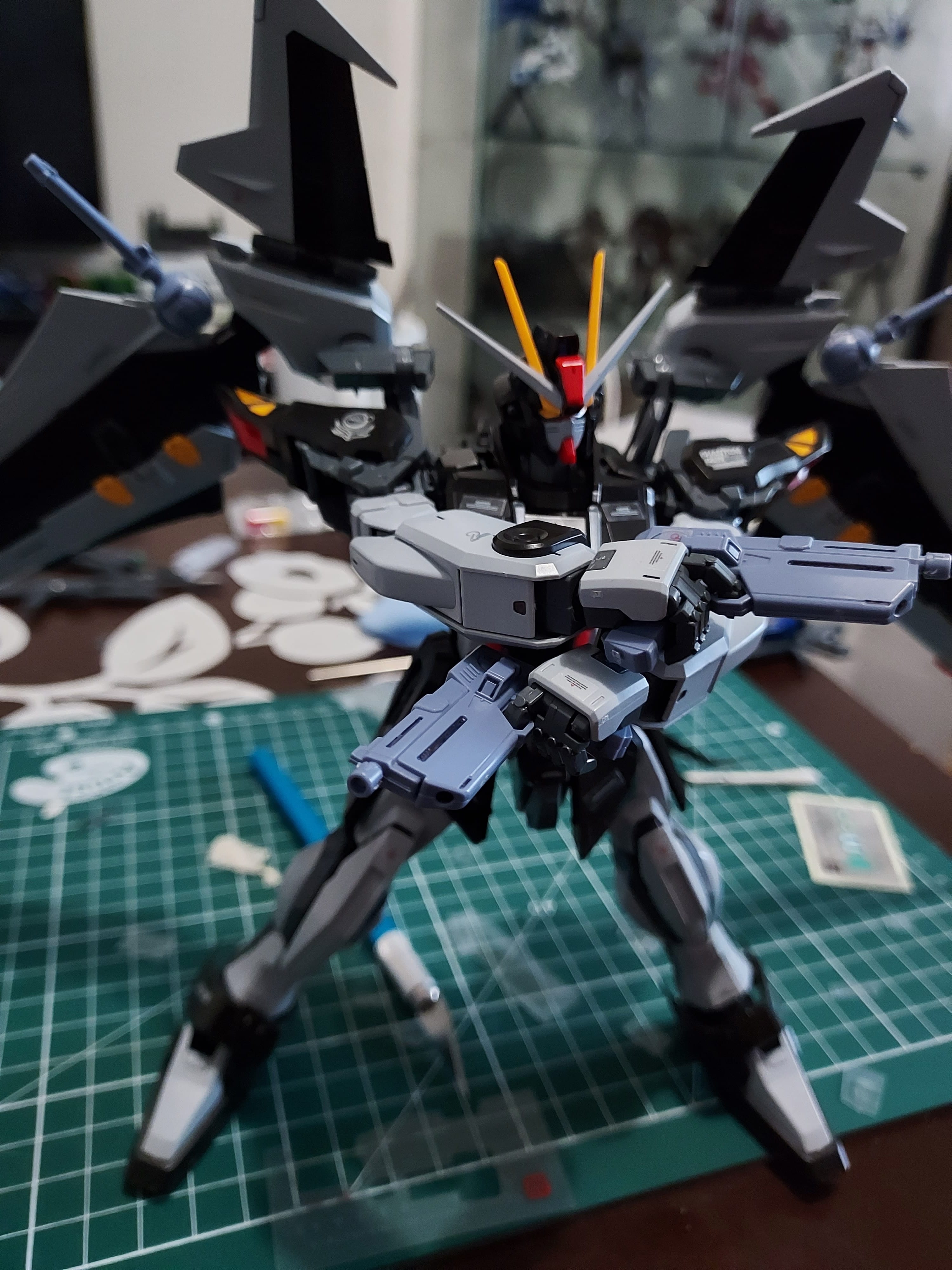 Strike Noir Gundam Mg